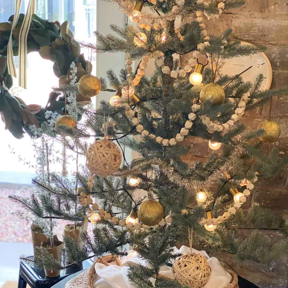 Minimalist Christmas - This Vivacious Life